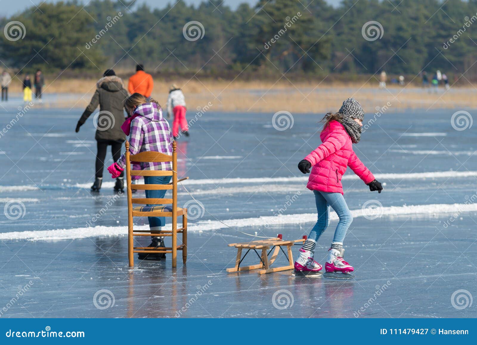 People skating on ice editorial photography. Image of leisure - 111479427