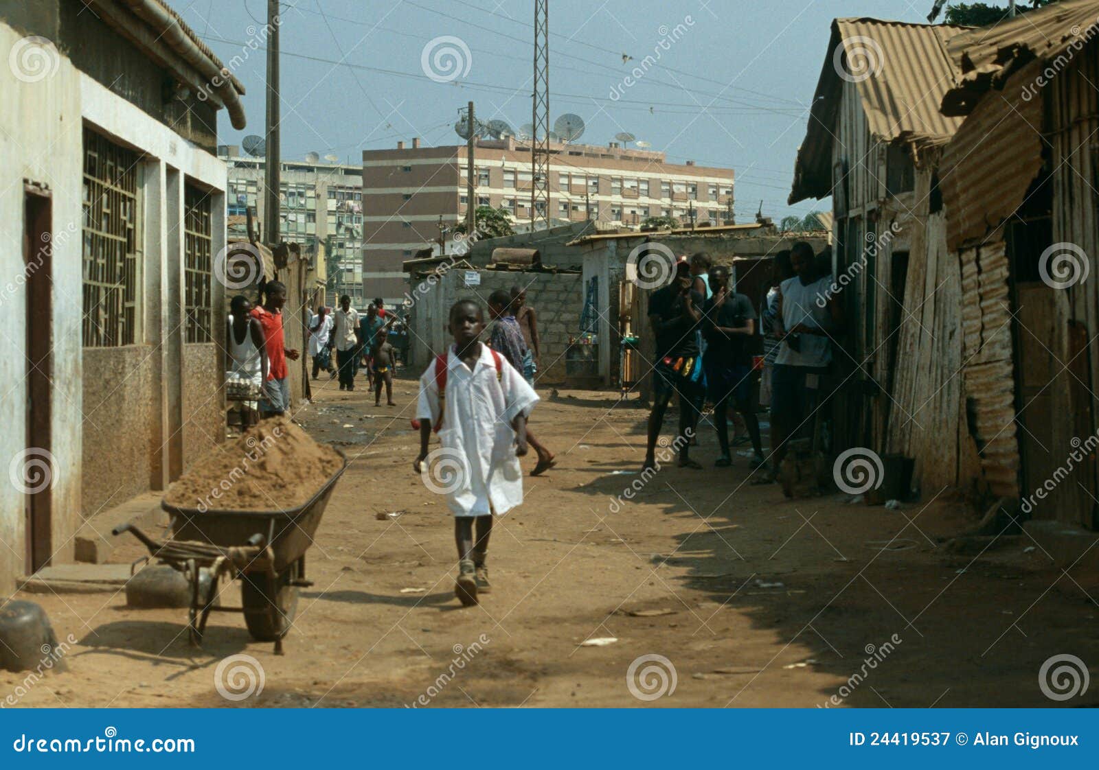 Lauanda, Angola editorial photography. Image of people - 24419537