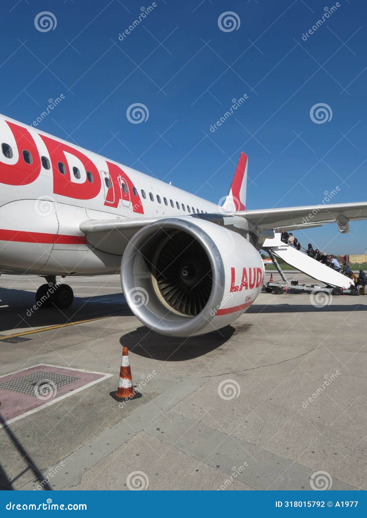 Lauda Airbus A320 Boarding in Naples Editorial Photography - Image of ...