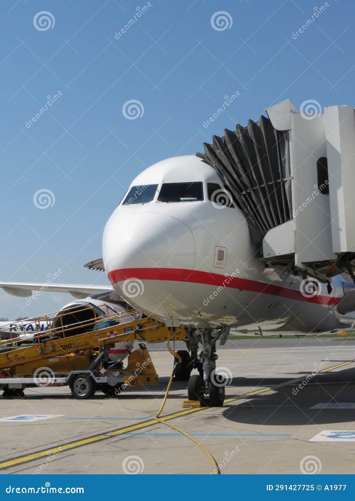 Lauda Airbus A320 Boarding in Vienna Editorial Image - Image of lauda ...