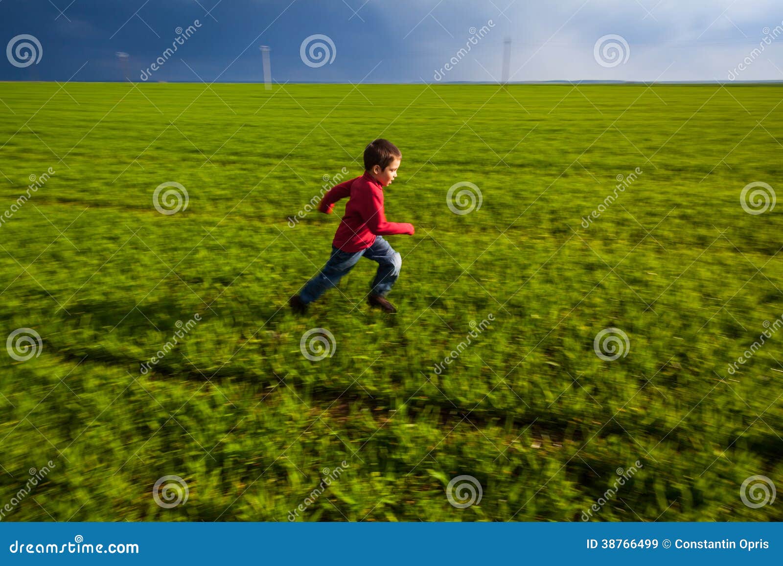 Laufender Junge stockbild. Bild von junge, unschärfe - 38766499