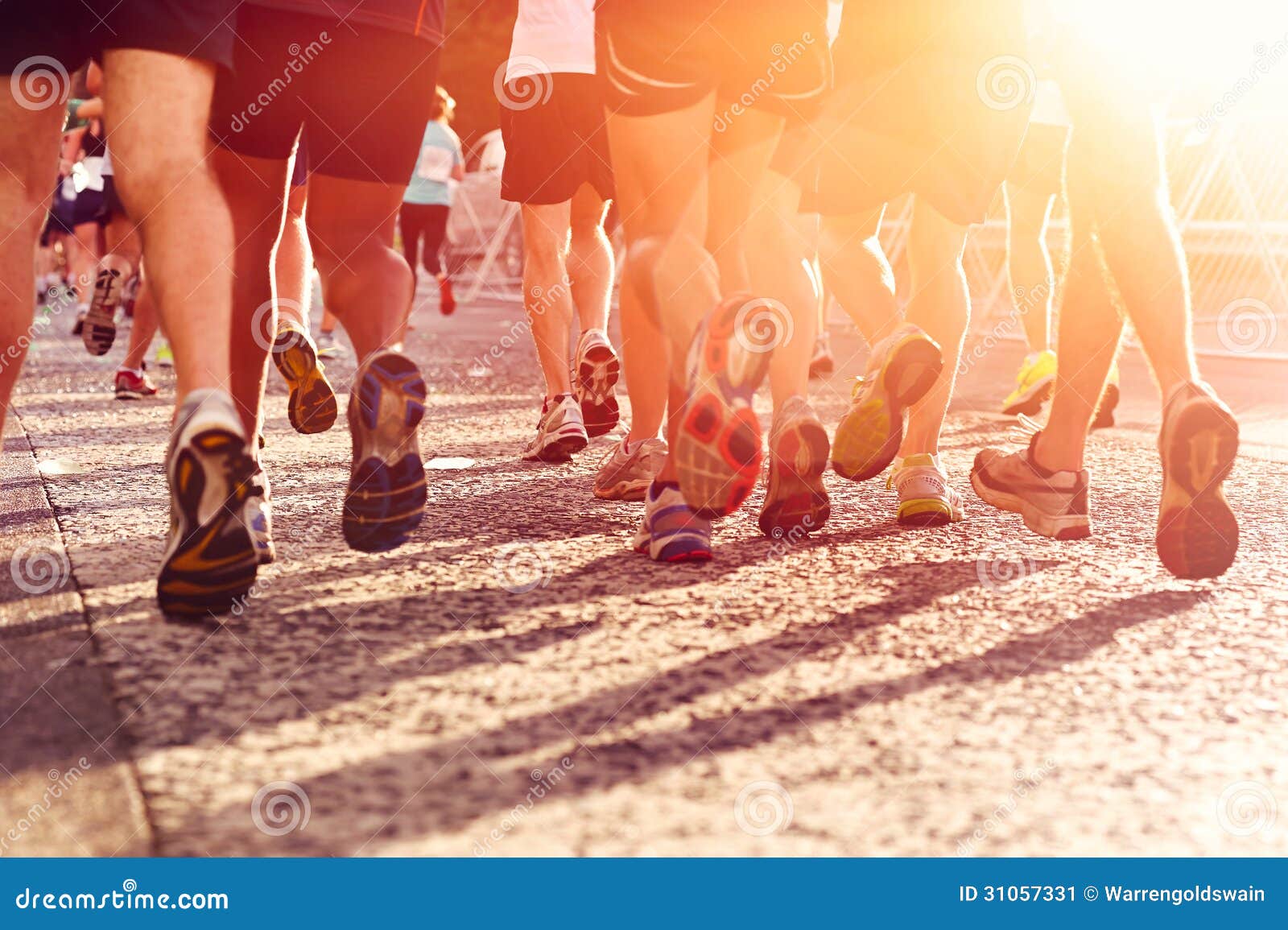 Laufender Marathon Der Leute Stockbild - Bild von gesund, konkurrieren ...