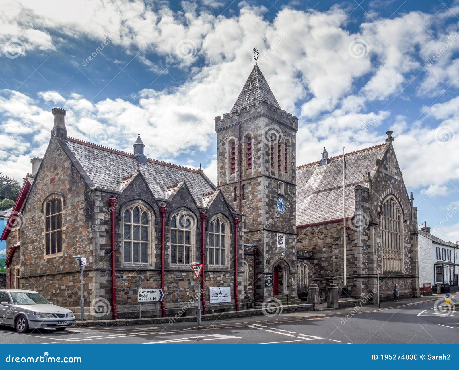 LAUNCESTON, CORNWALL, ENGLAND - SEPT 1 2020: View of the Town Hall Aka ...