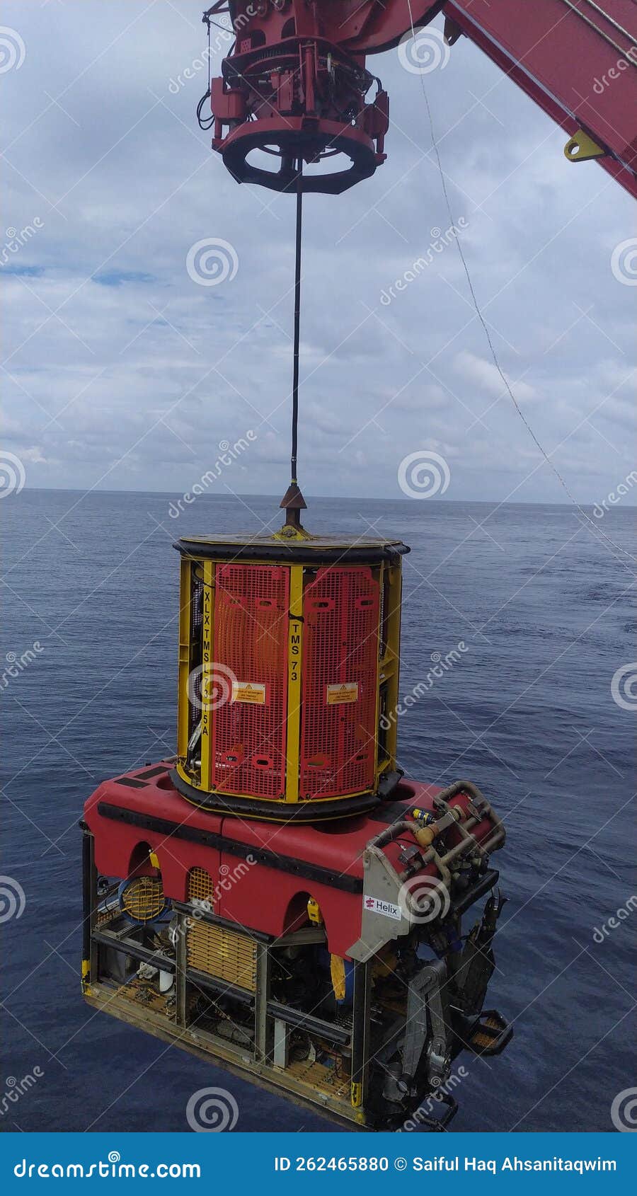 Launching Working Class ROV To the Water Editorial Image - Image of ...