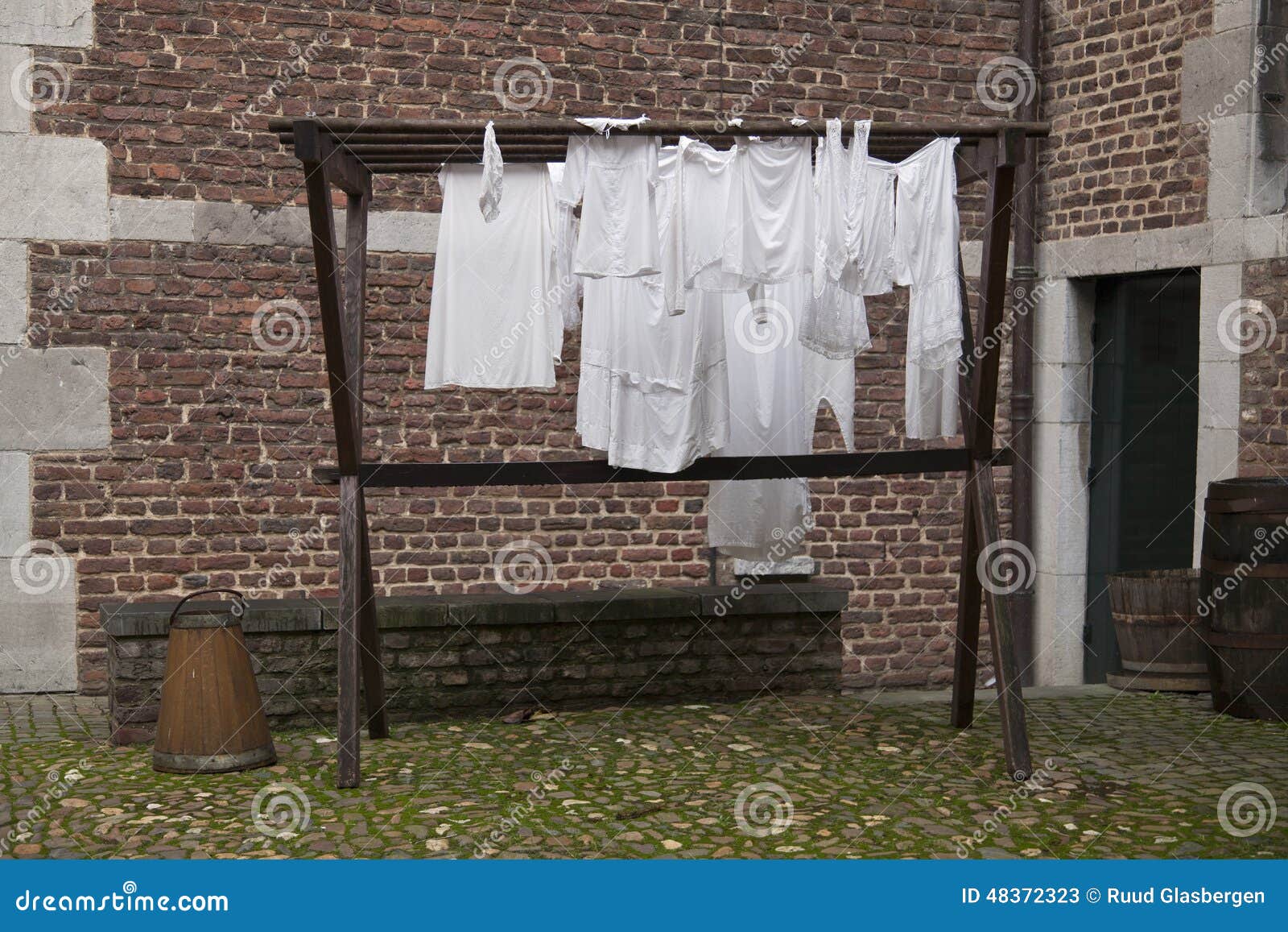 Laundry Drying on Medieval Way Stock Image - Image of courtyard, bricks ...