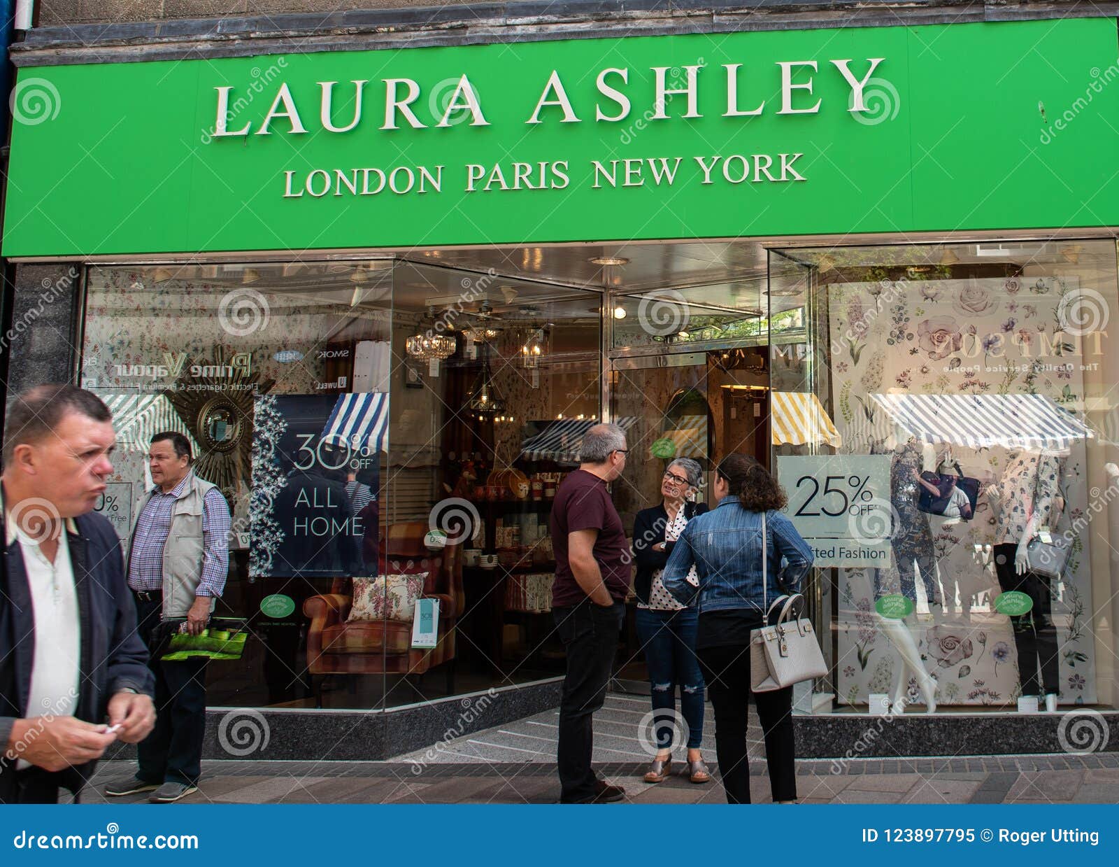 Laura Ashley Shop Front imagen editorial. Imagen de almacén - 123897795