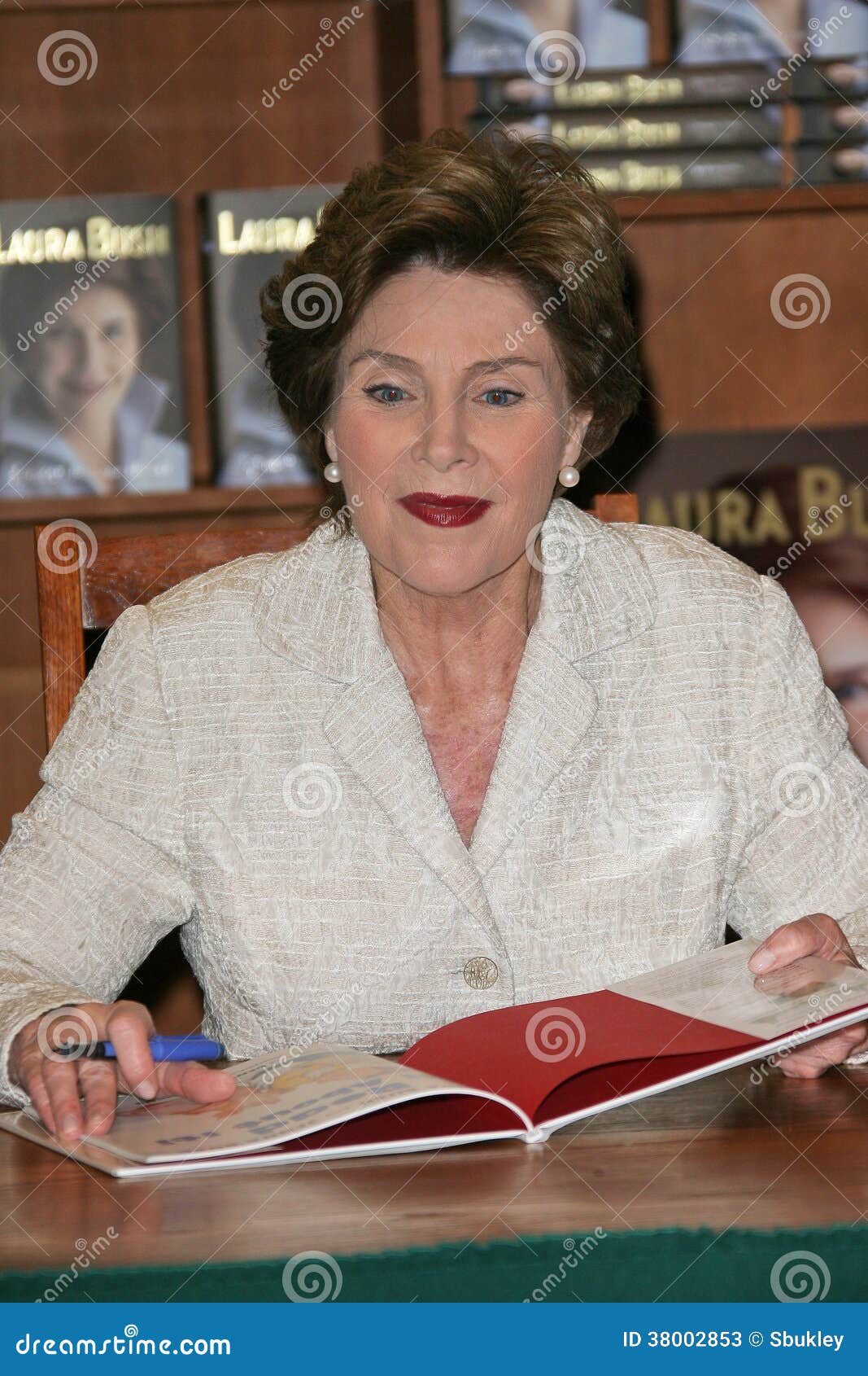 Laura Bush editorial stock photo. Image of laura, book - 38002853