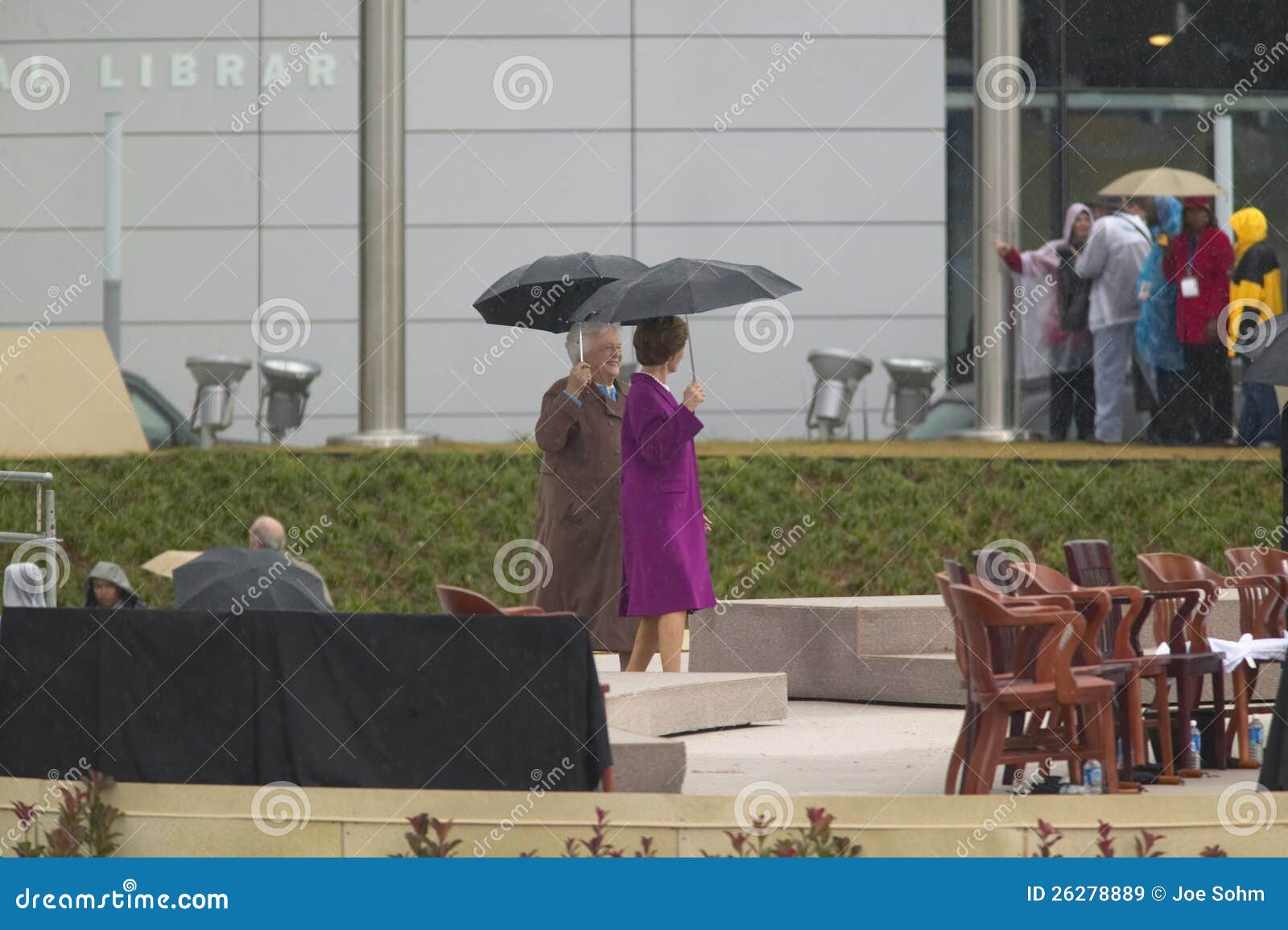 Laura Bush and Barbara Bush Editorial Stock Image - Image of rock ...