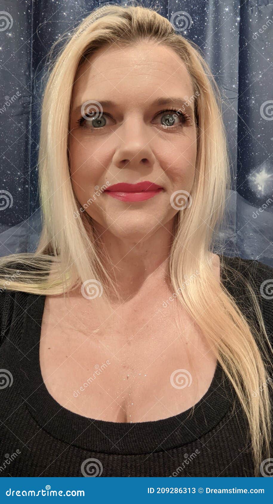 Laura1 face selfie stock image. Image of blond, hairstyle - 209286313