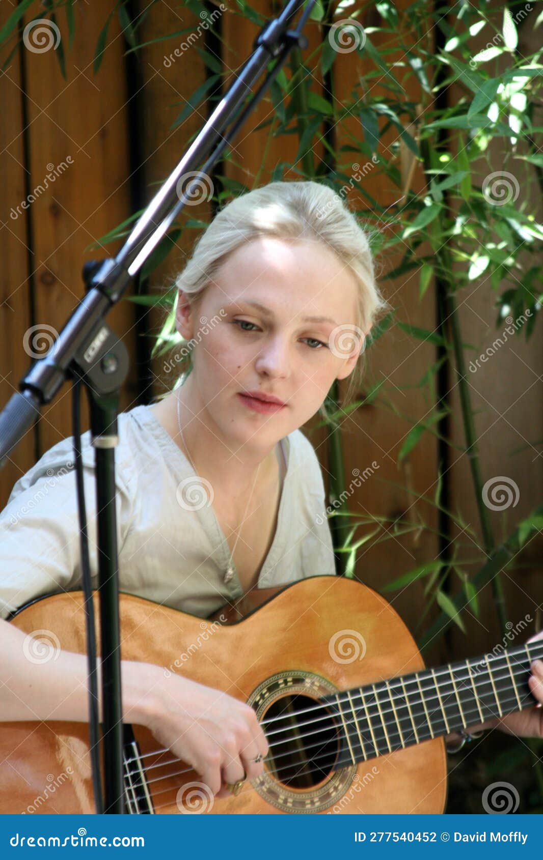 Laura Marling Performing at a Private Session in New York Editorial ...
