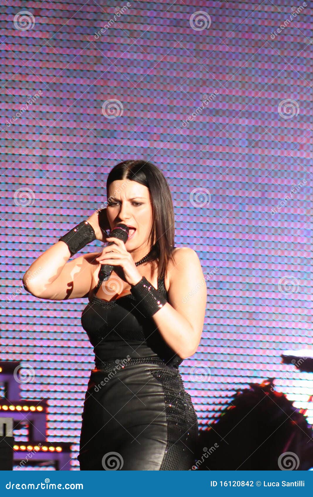 Laura Pausini editorial photography. Image of concert - 16120842