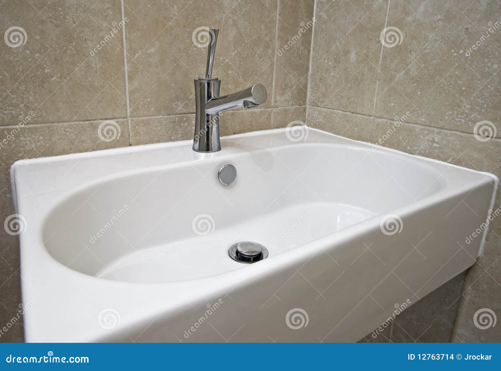 Lavabo moderne de main photo stock. Image du conception - 12763714