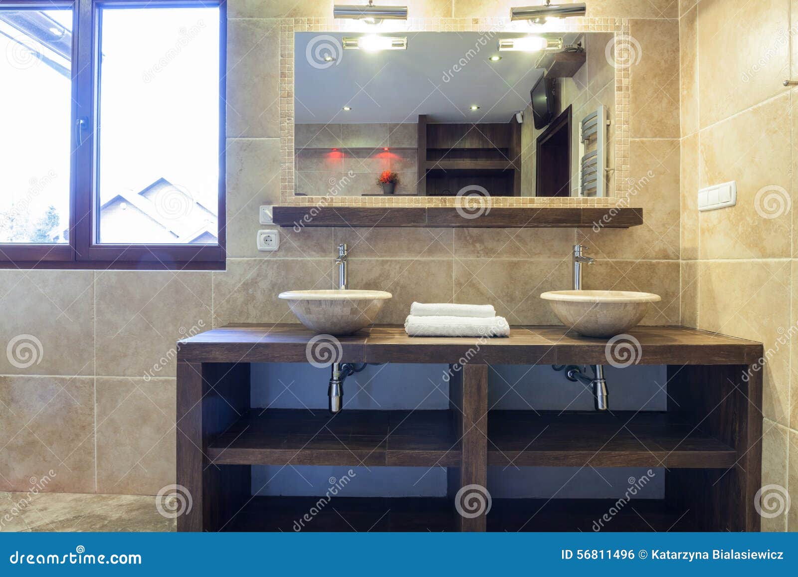 Lavabos Dans La Salle De Bains Moderne Photo stock - Image du meubles ...