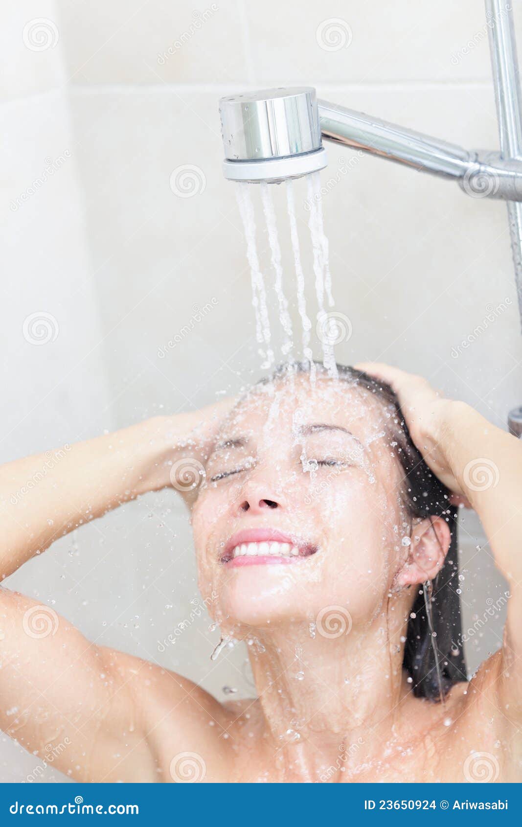 Lavado De La Mujer De La Ducha Foto de archivo - Imagen de muchacha ...