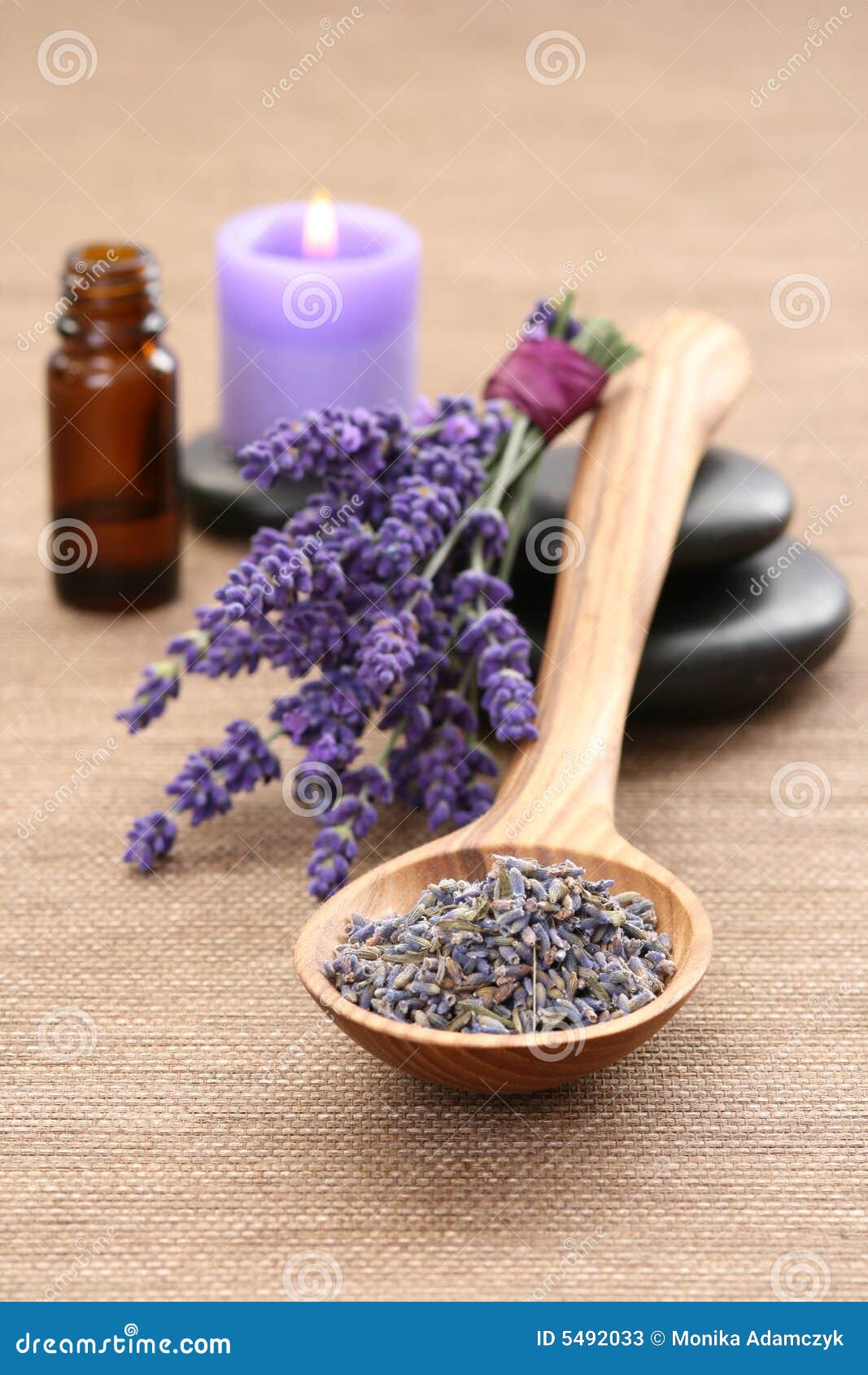 Lavanda aromatherapy immagine stock. Immagine di richiedere - 5492033