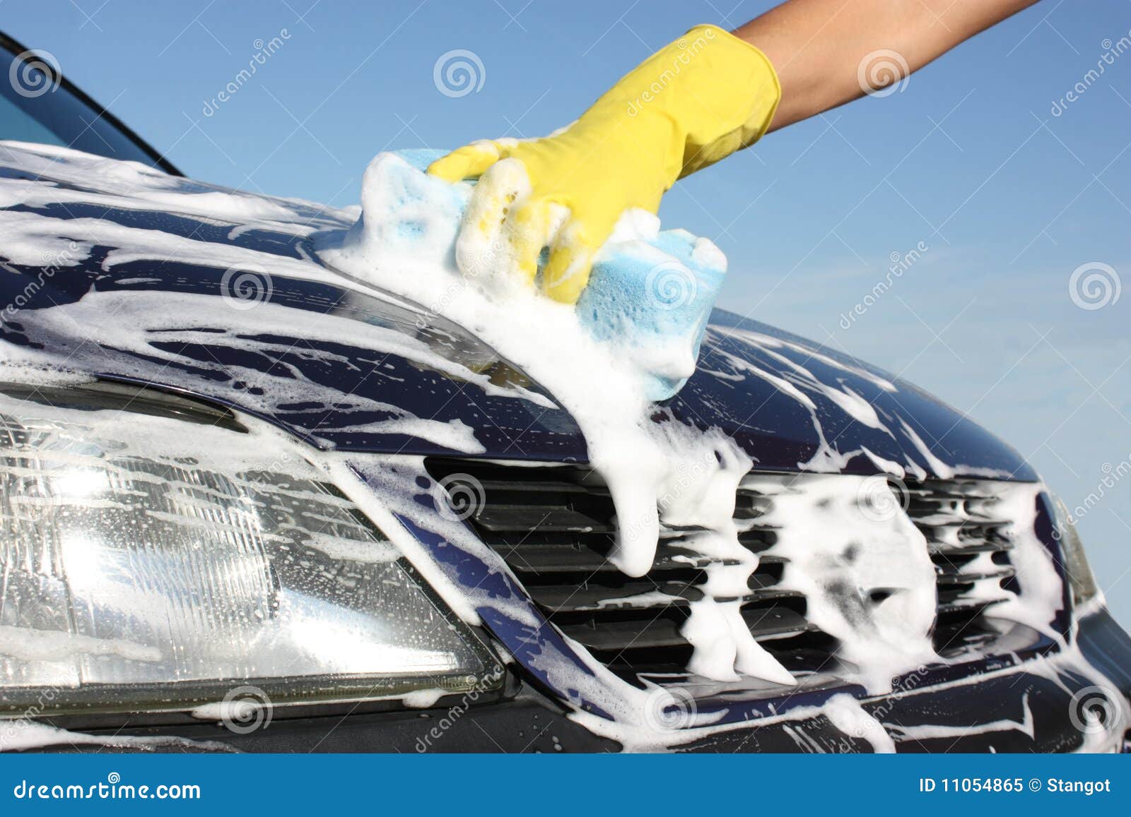 Lavar un coche imagen de archivo. Imagen de azul, amarillo - 11054865