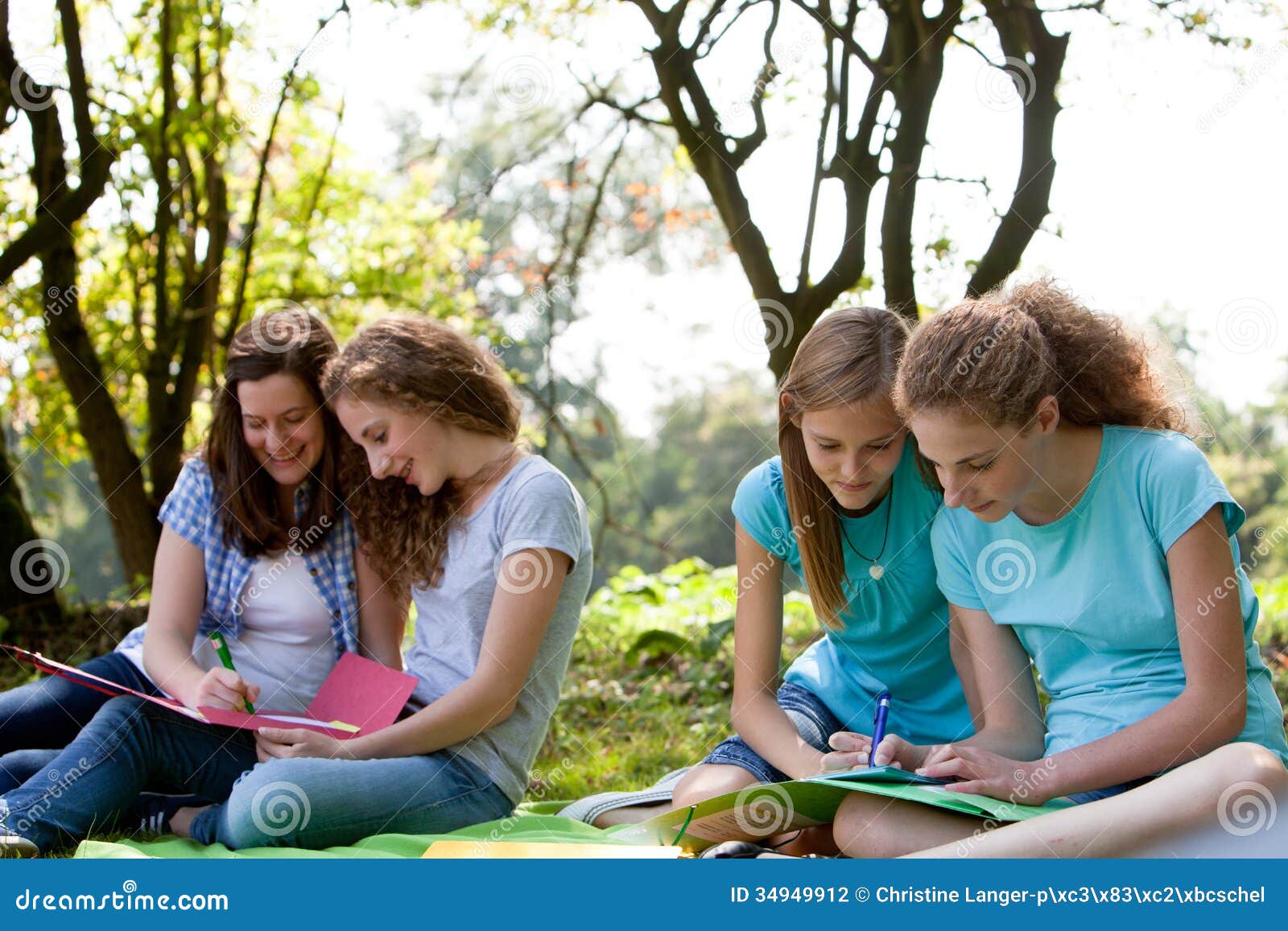 Lavoro di squadra fotografia stock. Immagine di imbronciatura - 34949912