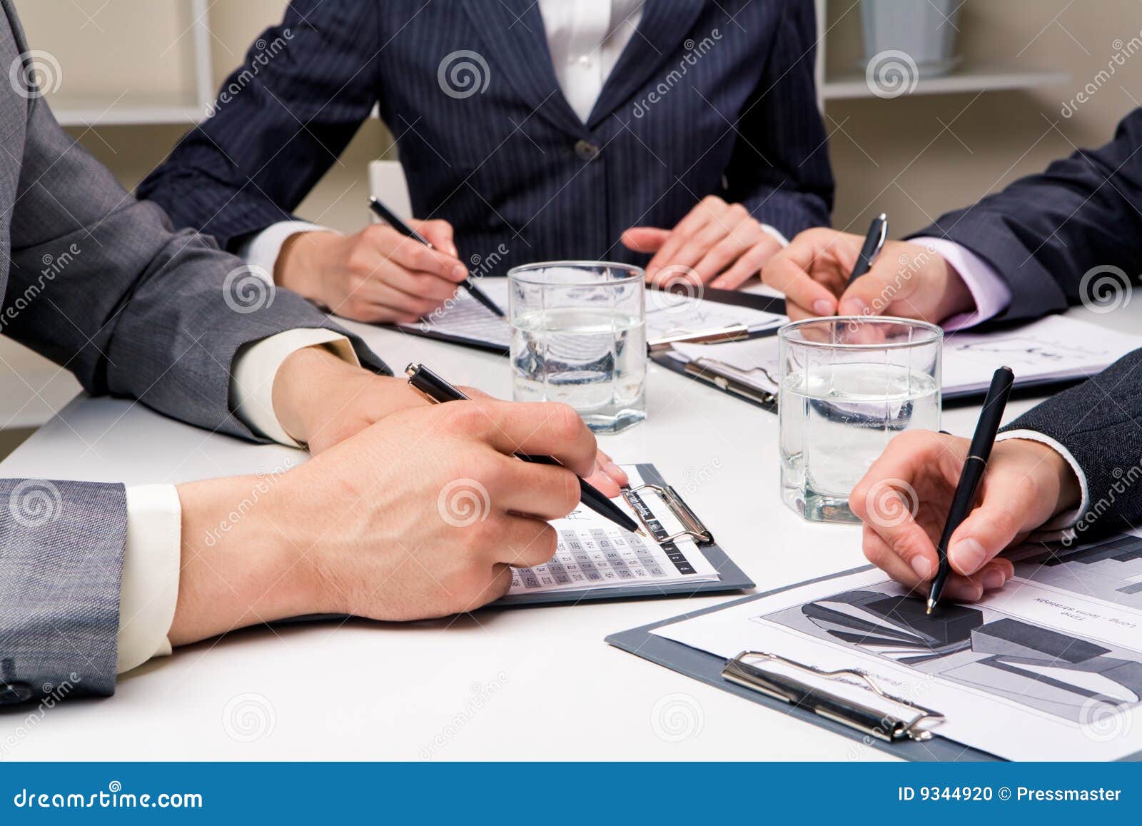 Lavoro di ufficio fotografia stock. Immagine di contemporaneo - 9344920