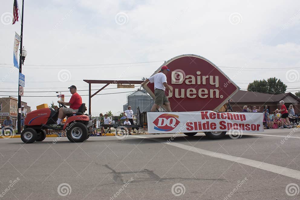 Lawn Mover Pulling Dairy Queen Float Side View Editorial Photography ...