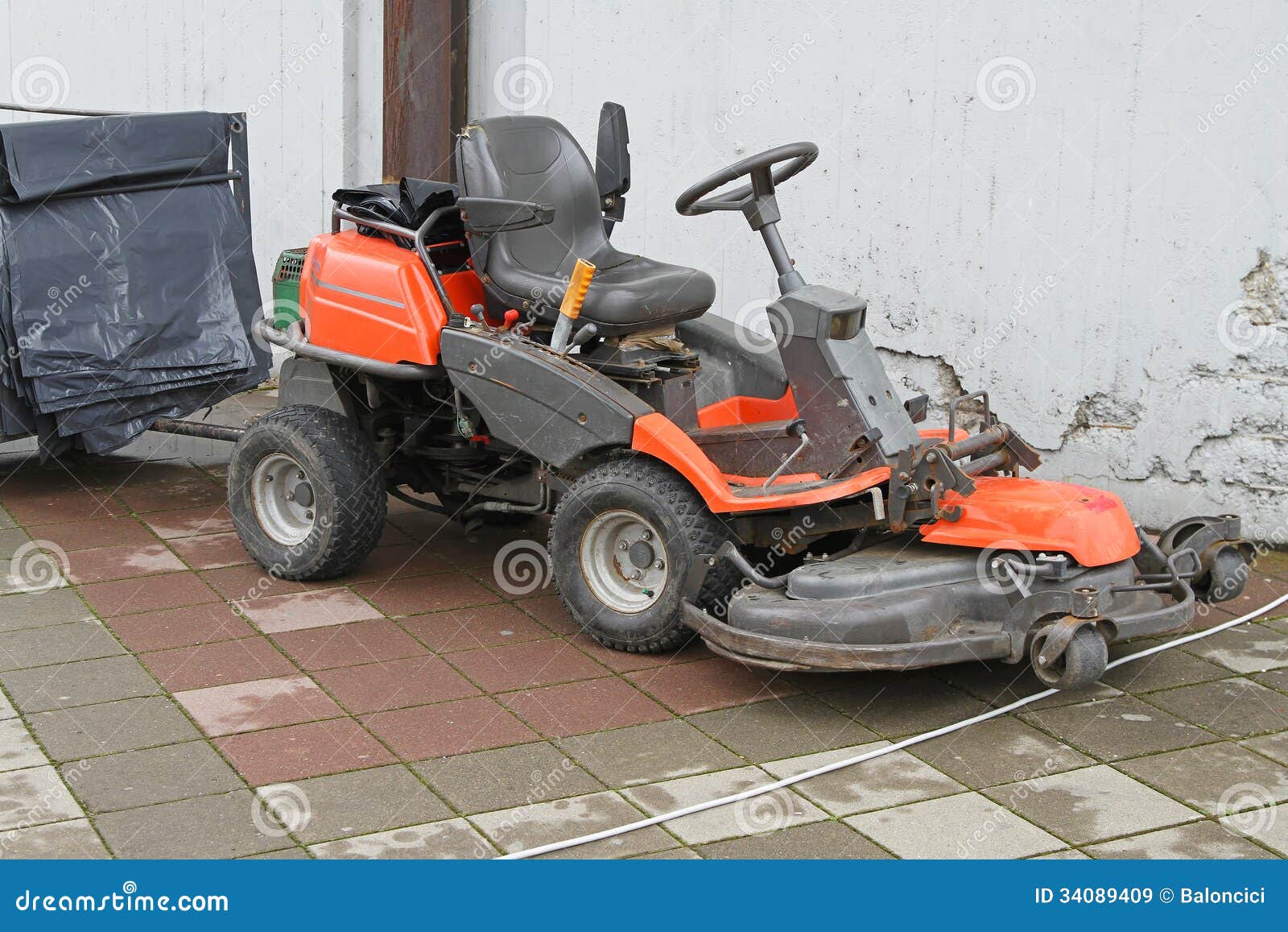 228 Red Riding Lawn Mower Stock Photos - Free & Royalty-Free Stock ...