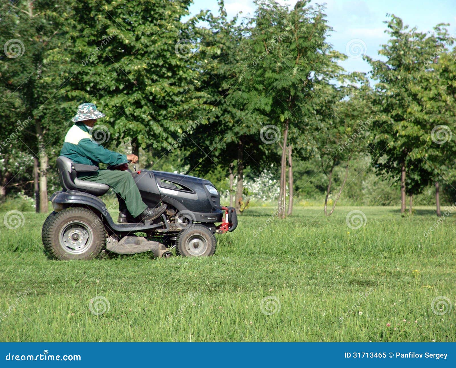Lawn-mower stock image. Image of lawn, lawnmower, work - 31713465