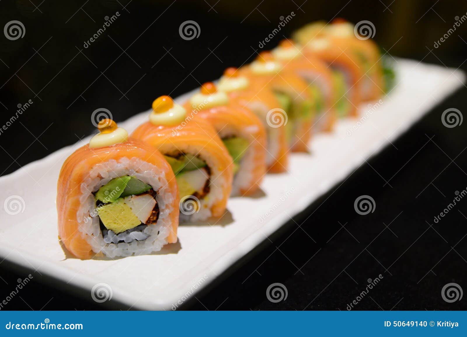 Laxsushirulle, japansk mat arkivfoto. Bild av nytt, gourmet - 50649140