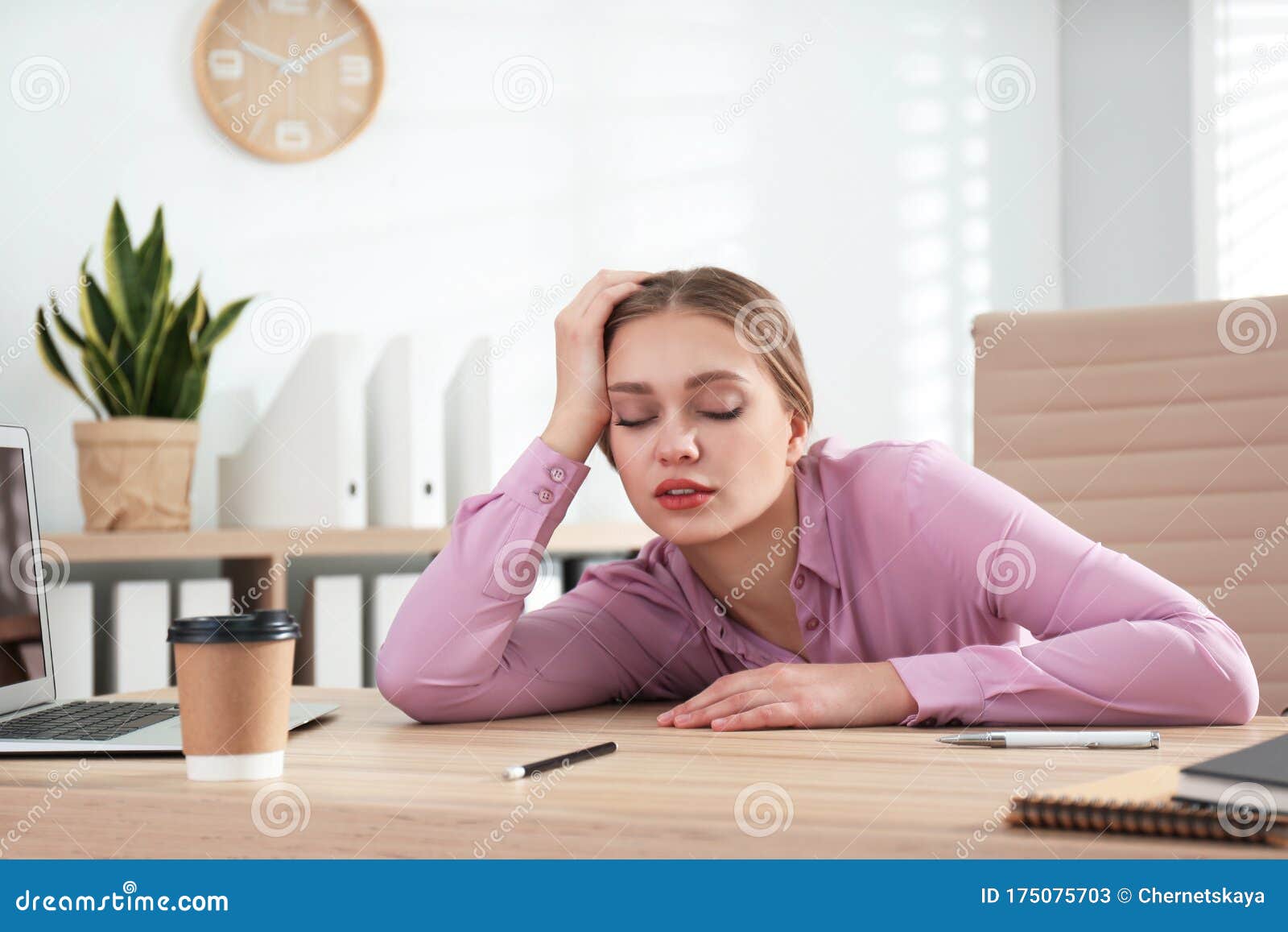 Lazy Office Worker Sleeping at Desk Stock Image - Image of office ...