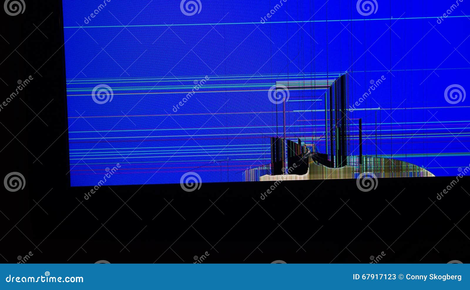 LCD rotto TV immagine stock. Immagine di rotto, righe - 67917123
