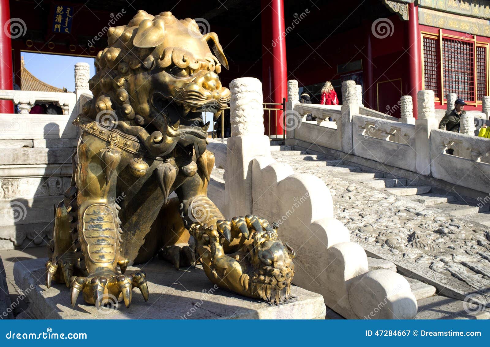 León De La Puerta Del Chino Tradicional Fotografía editorial - Imagen ...