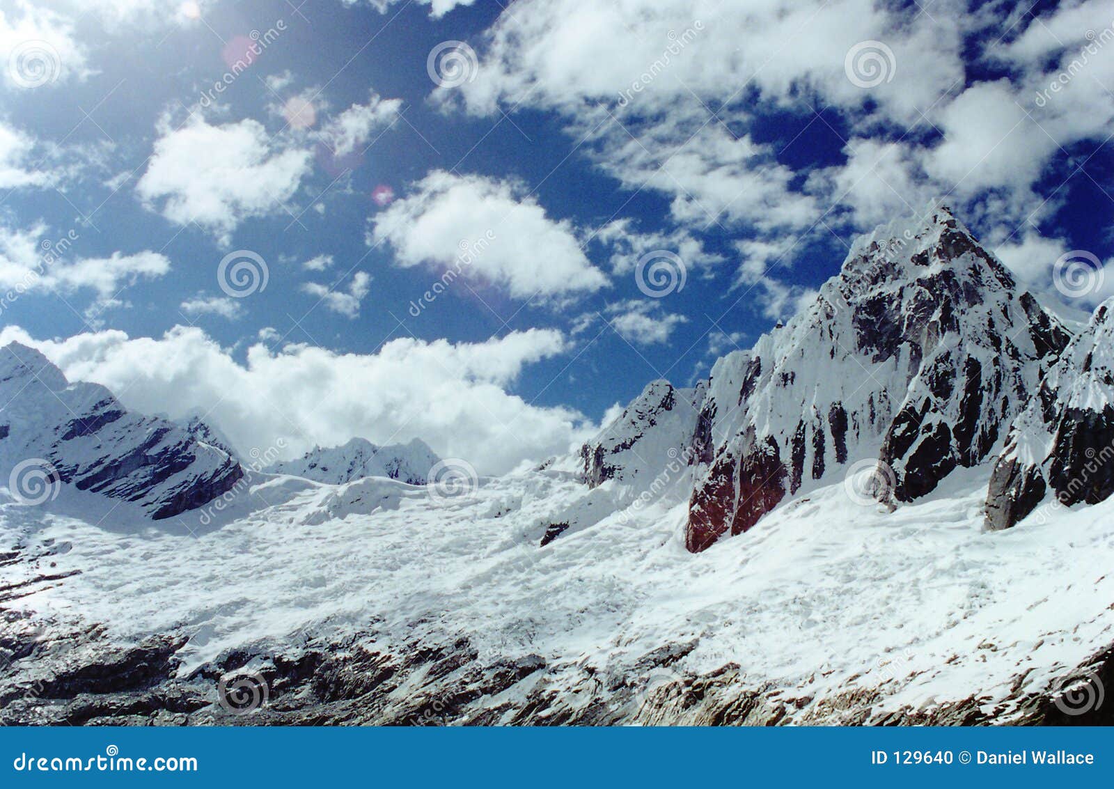 Le Ande peruviane fotografia stock. Immagine di amaro, cielo - 129640