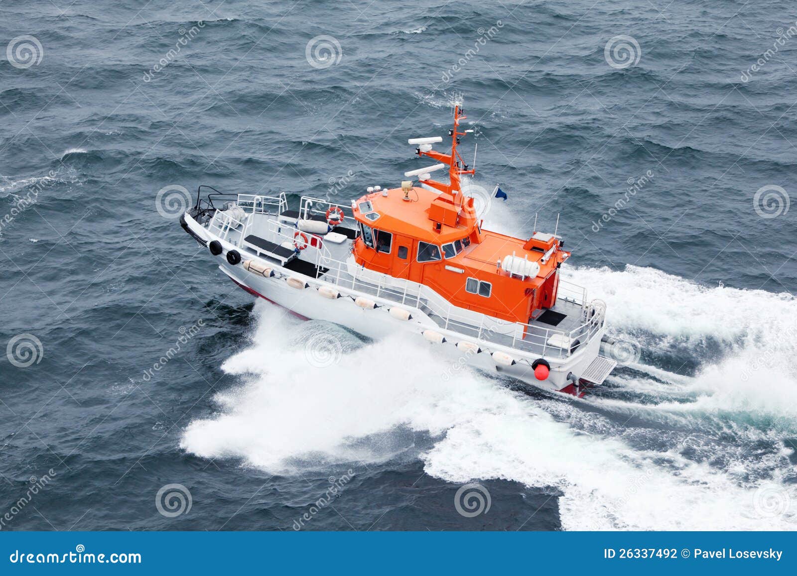 Le Bateau Blanc Flotte En Mer Photo stock - Image du vacances ...