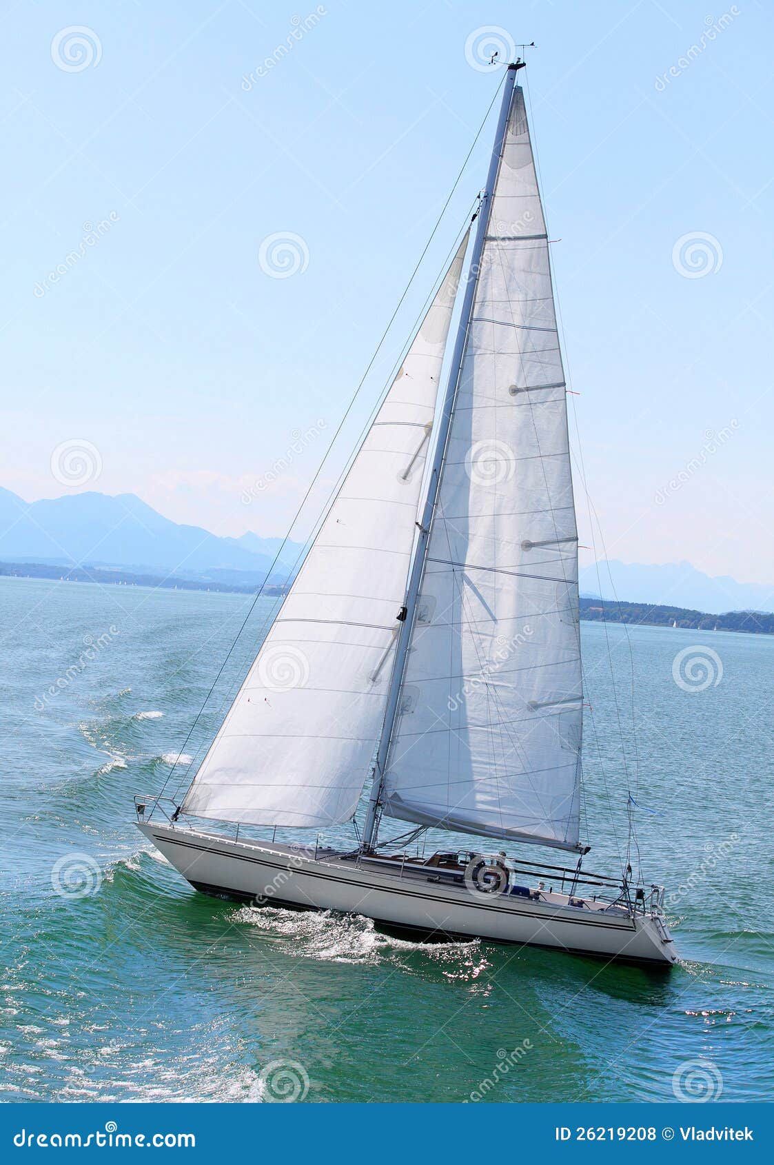 Le Bateau à Voile. Photos libres de droits - Image: 26219208