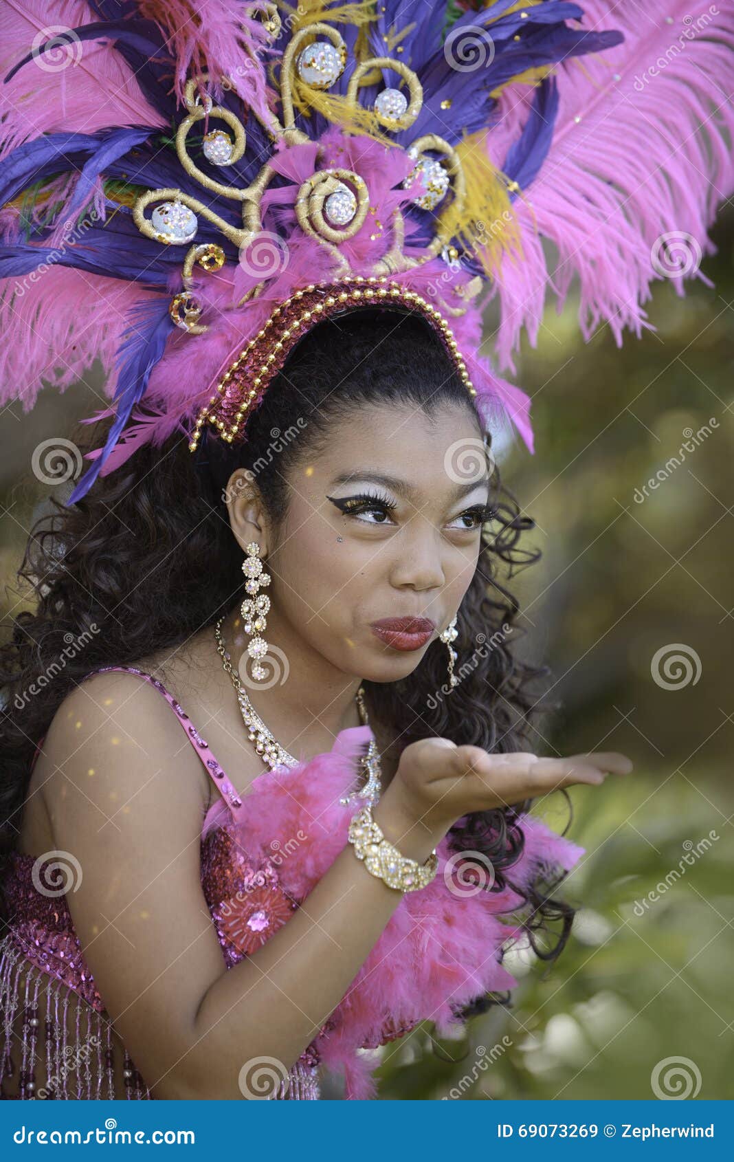 Le Brésil Samba Dancer image stock éditorial. Image du brésil - 69073269