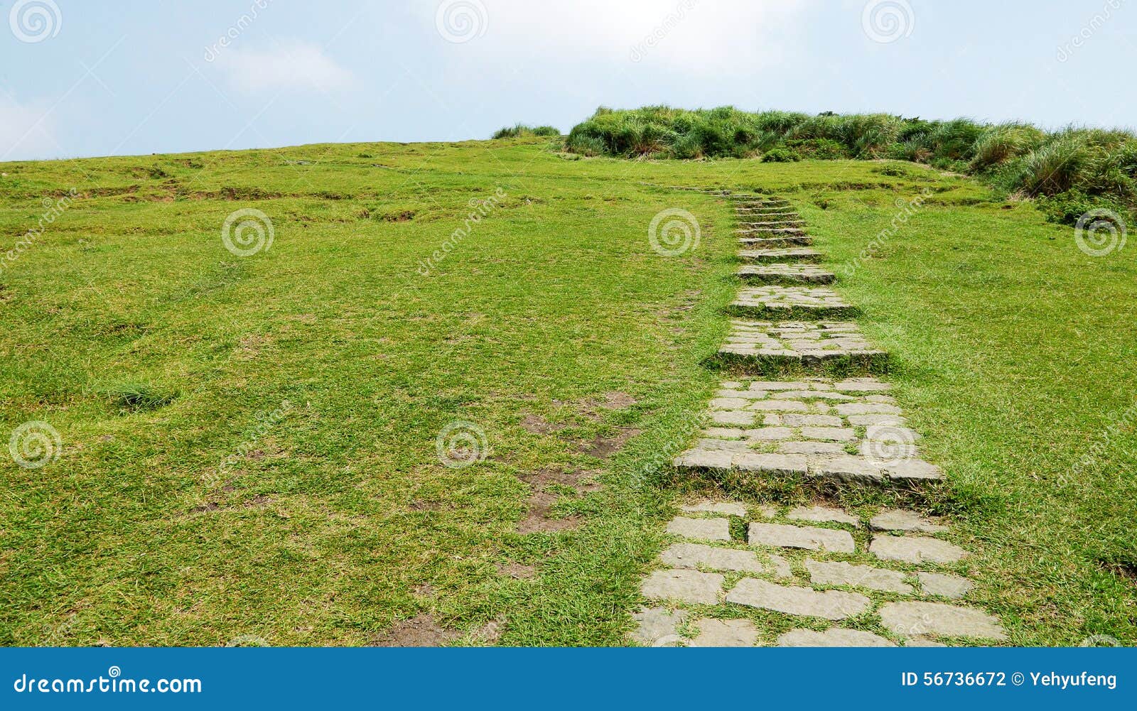 Le Chemin De Pierre De Montagne Photo stock - Image du bleu, nature ...