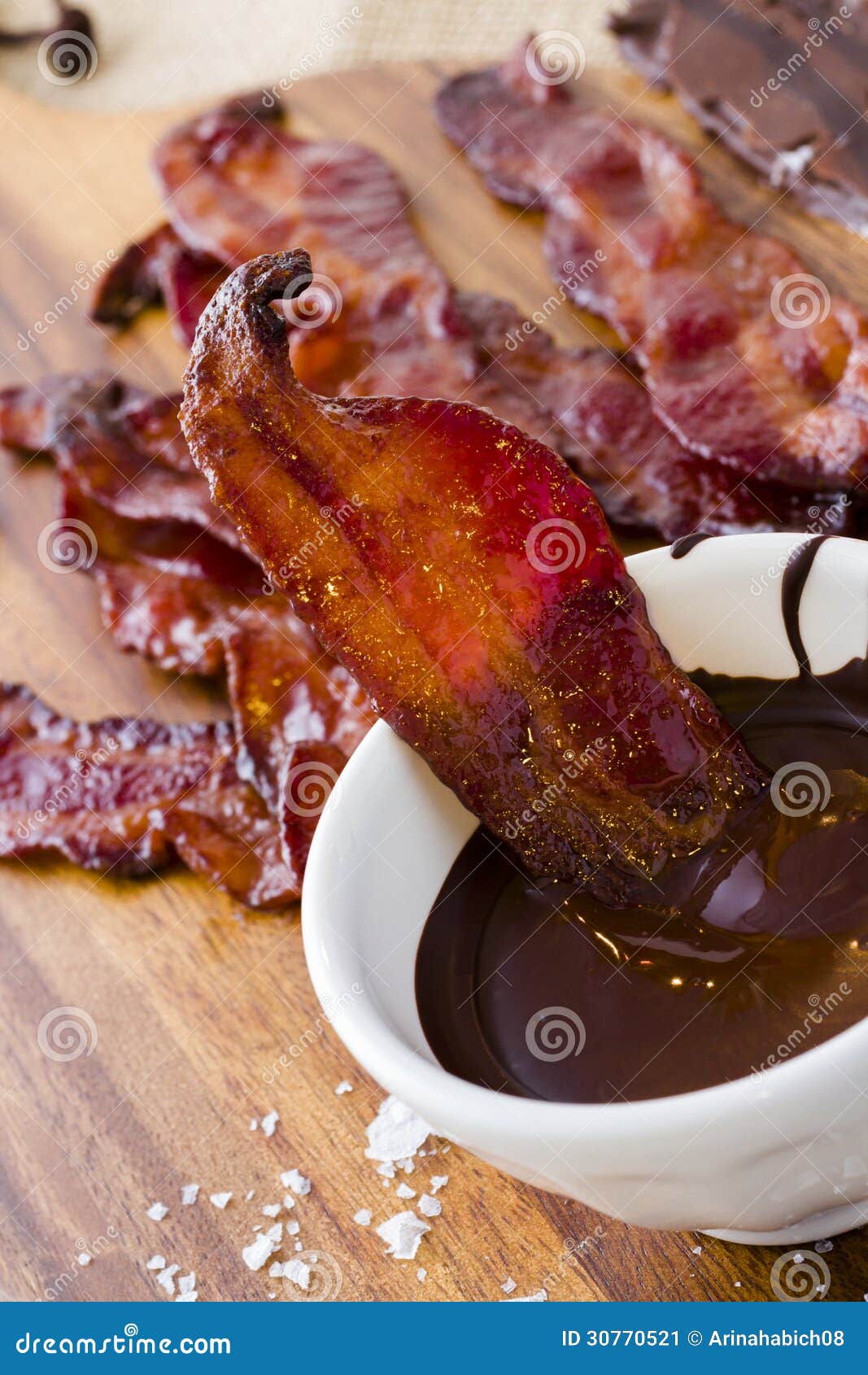 Le Chocolat a Couvert Le Lard Image stock - Image du nourriture, viande ...