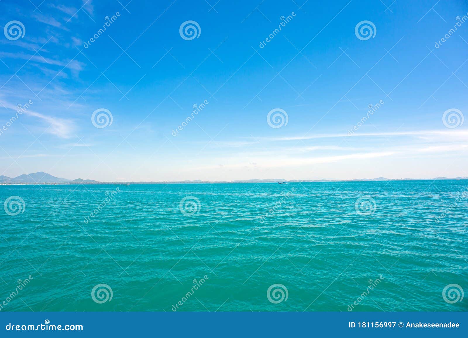 Le Ciel Bleu Et La Vaste Mer Verte Image stock - Image du crétois, beau ...