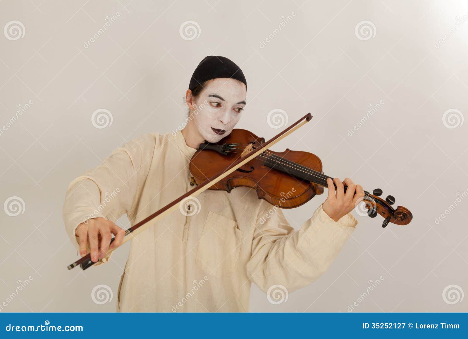 Le clown joue le violon image stock. Image du instrument - 35252127