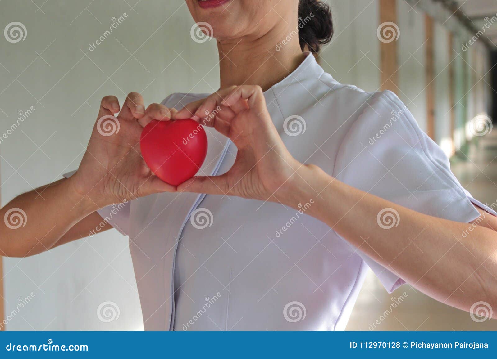 Le coeur rouge est fort photo stock. Image du soin, rouge - 112970128