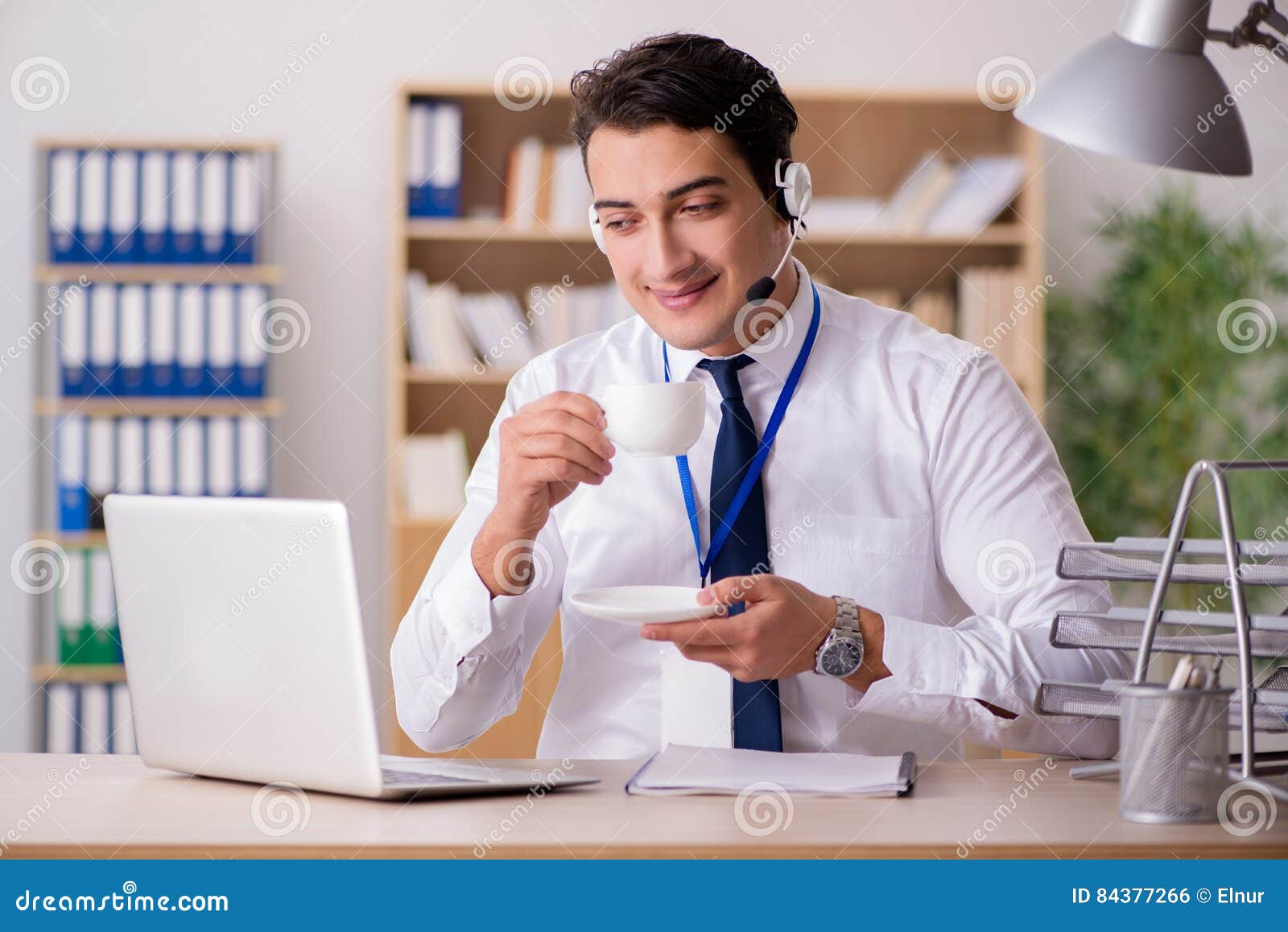 Le Commis Beau De Service Client Avec Le Casque Photo stock - Image du ...