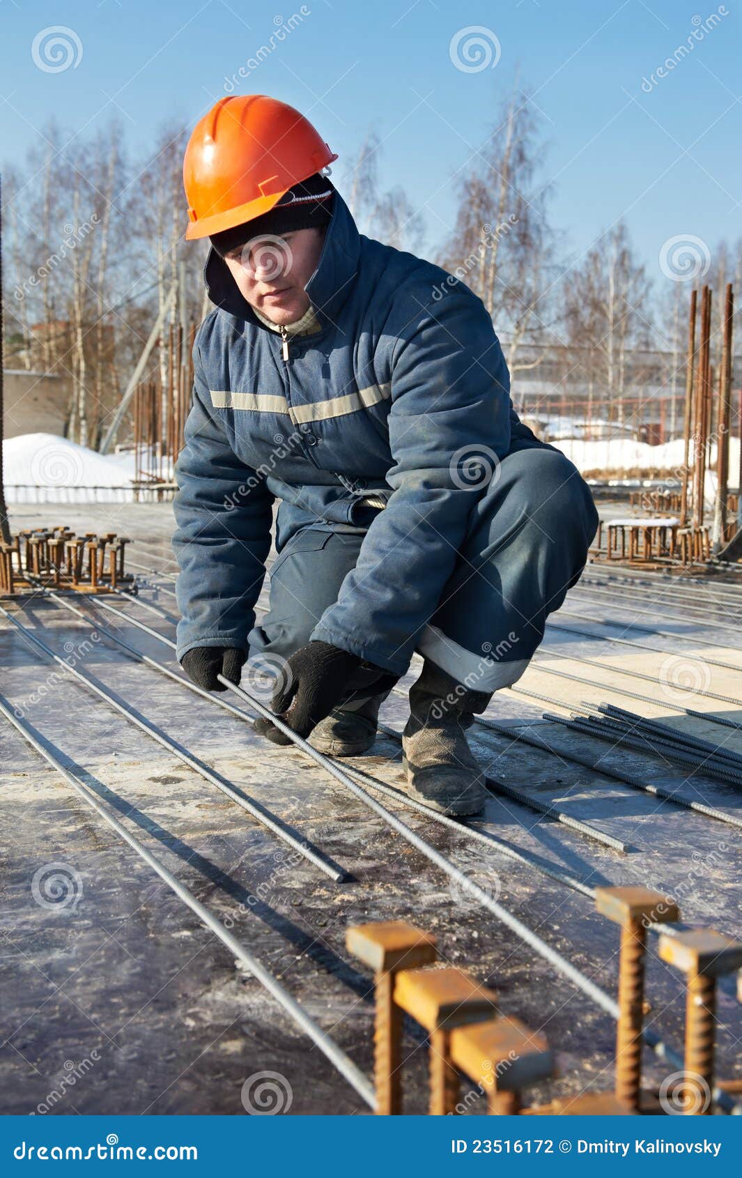 Le Constructeur Fonctionne Avec Le Renfort Concret Photo stock - Image ...