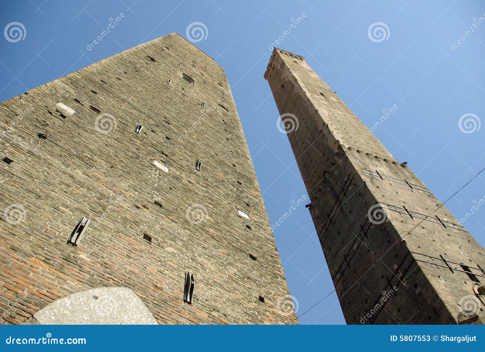 Le Due Torri, Bologna, Italy Stock Image - Image of ravegnana, palazzo ...