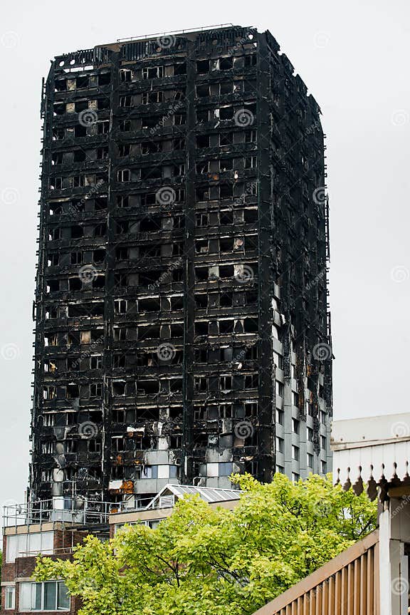 Le feu de tour de Grenfell photographie éditorial. Image du ...