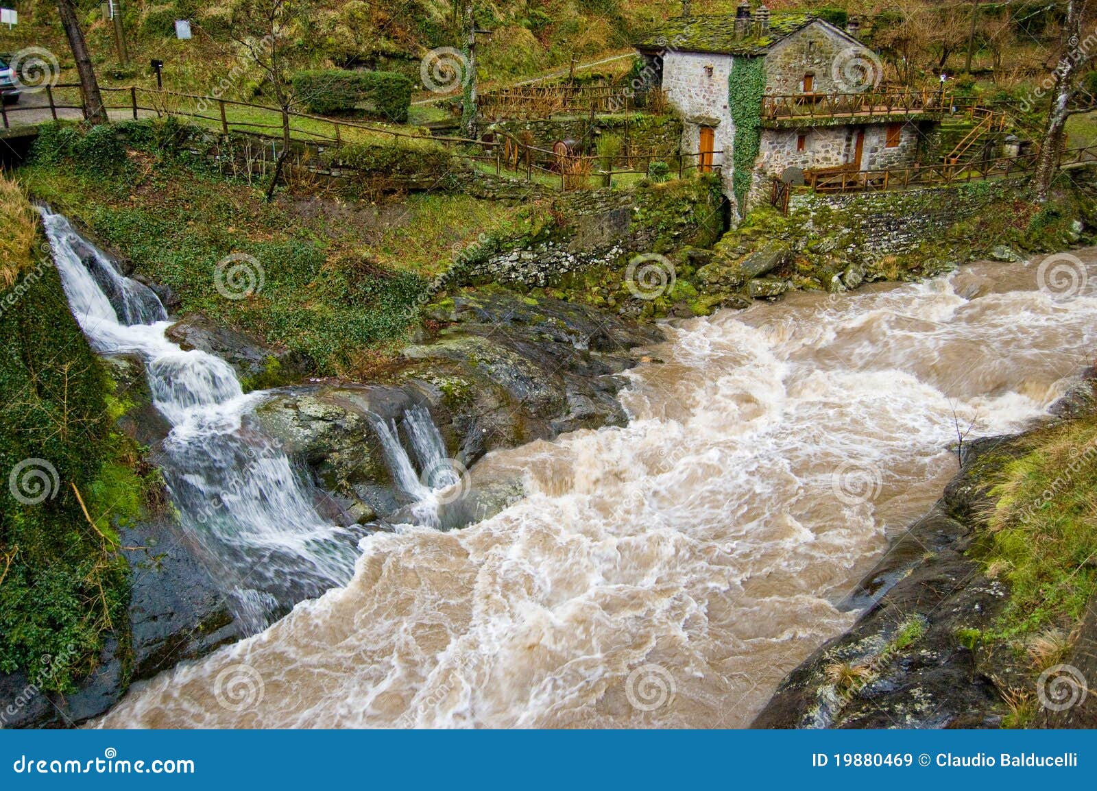 Le fleuve et le tributaire image stock. Image du ondulation - 19880469