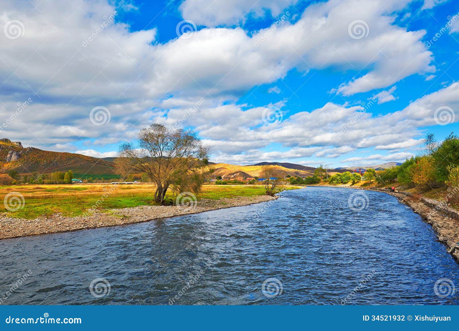Le fleuve Yalu photo stock. Image du lame, fond, montagne - 34521932