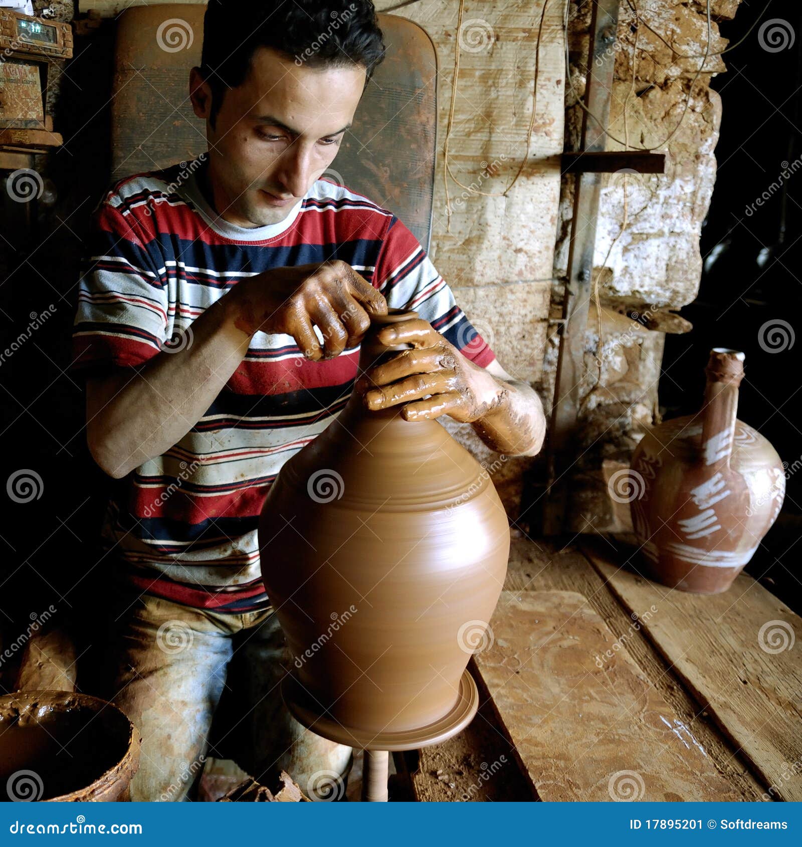 Le Fonctionnement De Potier Photo éditorial - Image du métier, terre ...