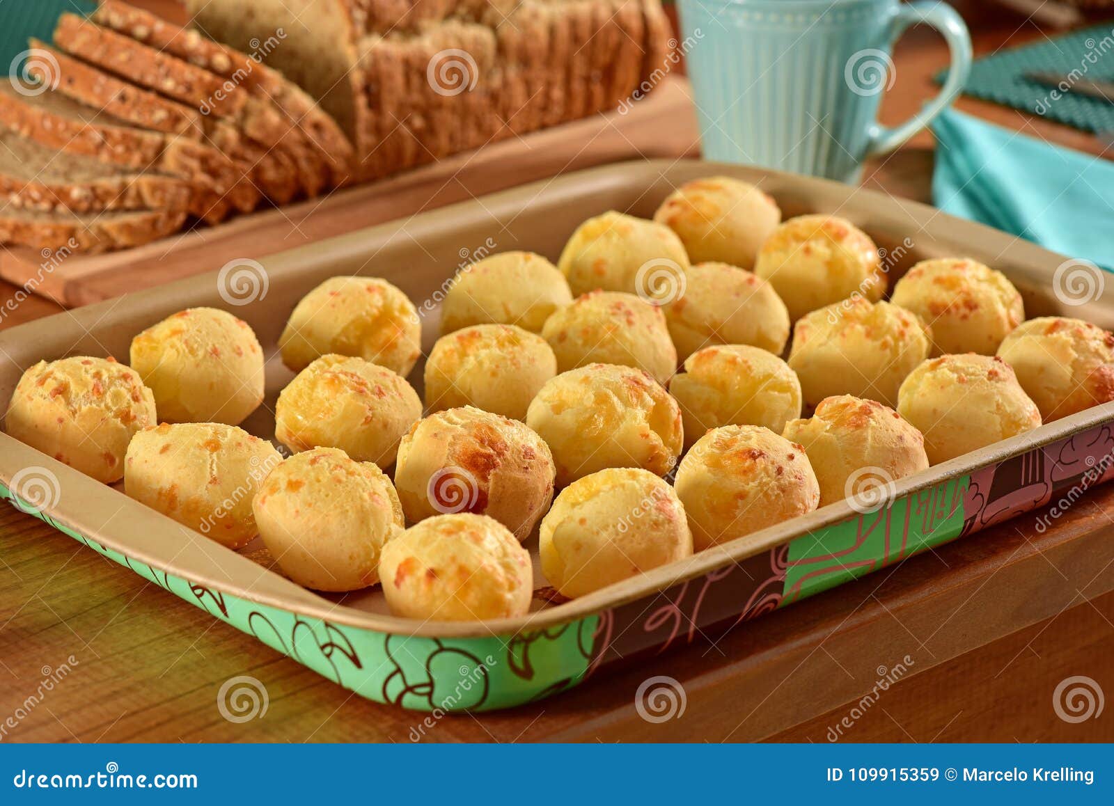Le Fromage D'or Pane Des Boules Image stock - Image du fond, repas ...