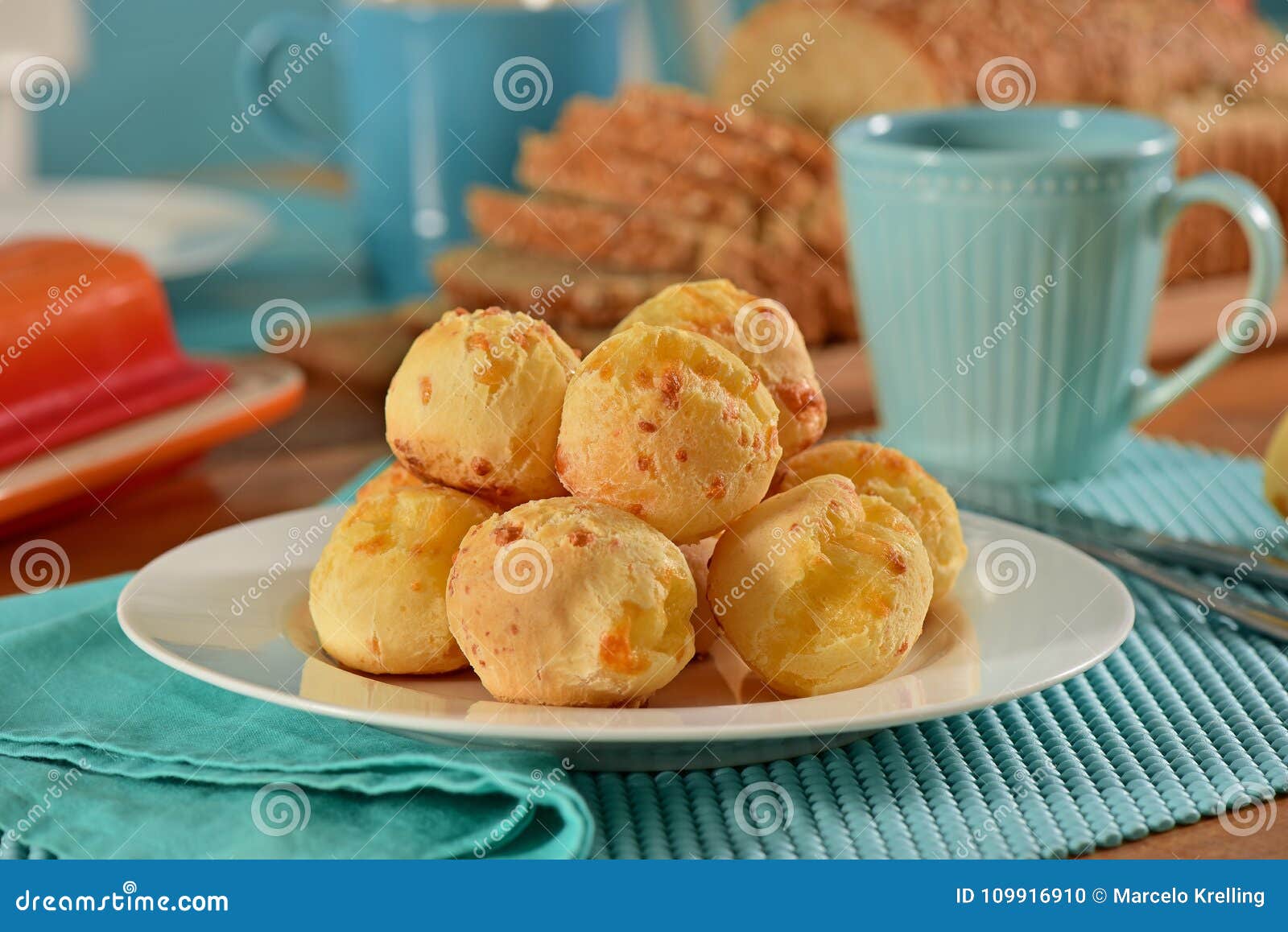 Le Fromage D'or Pane Des Boules Photo stock - Image du déjeuner ...