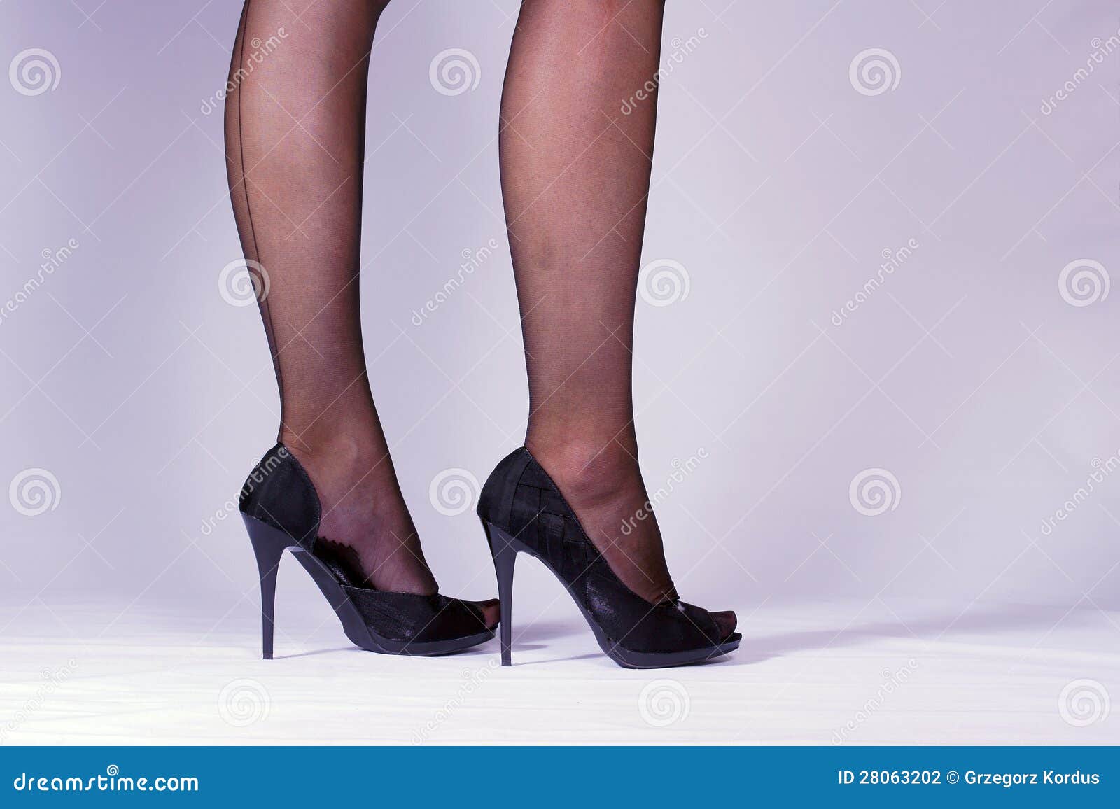 Le Gambe Delle Donne Snelle Fotografia Stock - Immagine di eleganza ...