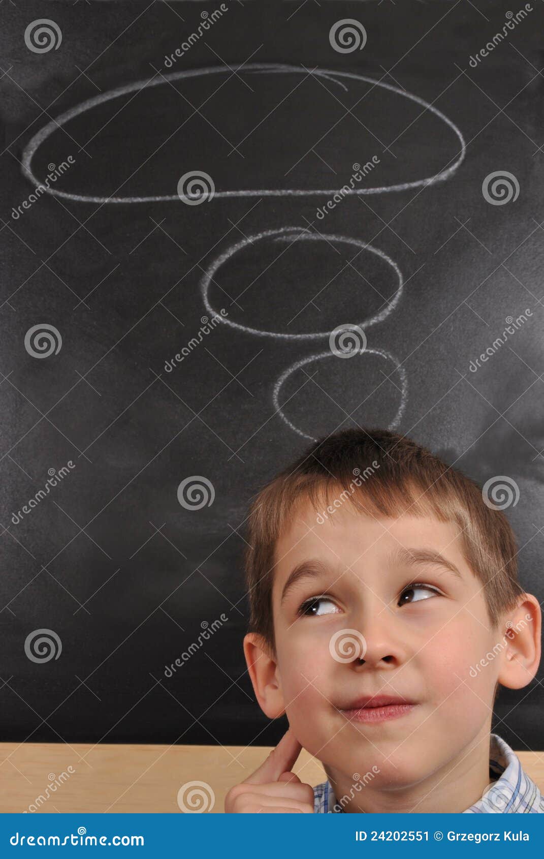 Le garçon pense image stock. Image du jeune, éducation - 24202551