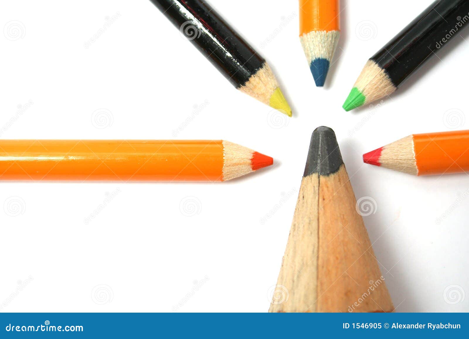 Le Grand Crayon Et Cinq Petits Crayons De Couleur Sur Un Horizontal ...